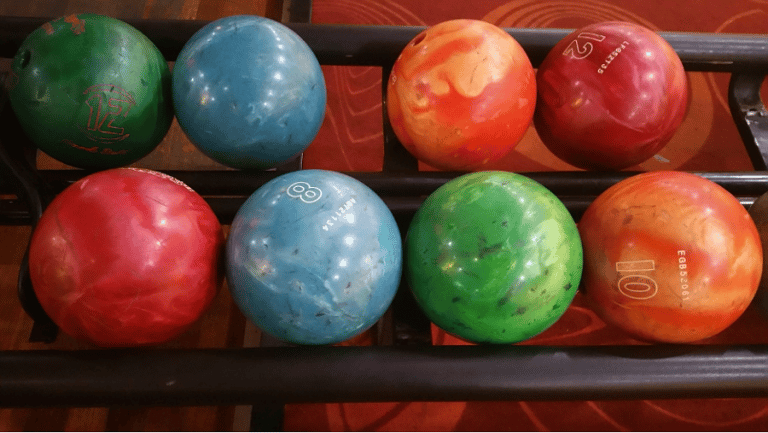 How to Choose the Bowling Ball Sizes & Weights | Bowling Knowledge