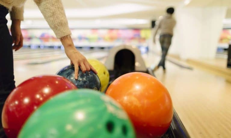 How to Throw a Bowling Ball [Straight & Hook] | Bowling Knowledge