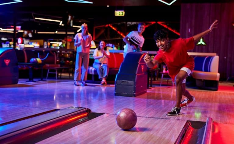 How Long Does a Game of Bowling Take? [Different Bowlers]